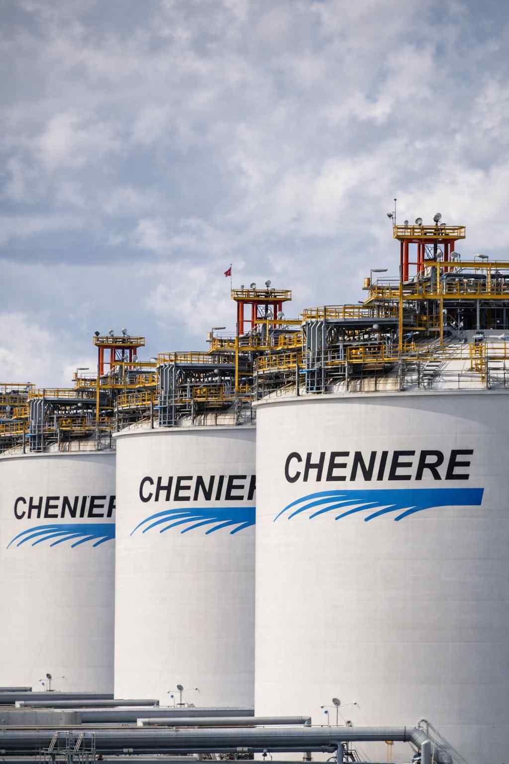 Cheniere Energy (LNG) Surges 10.14% to $293 on Thailand LNG Deal, Gas ...